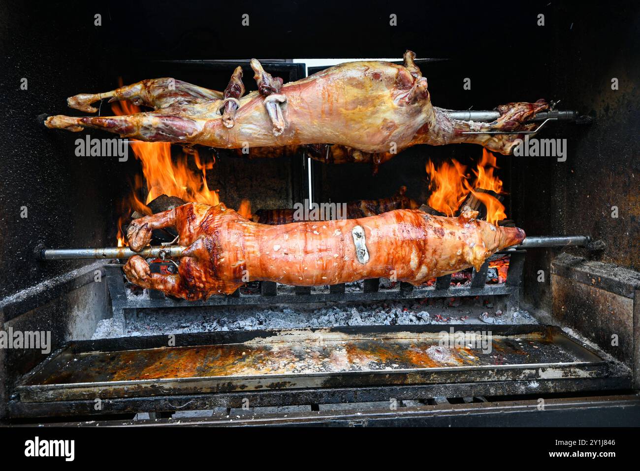 Whole lamb roasted on grill hi-res stock photography and images - Alamy