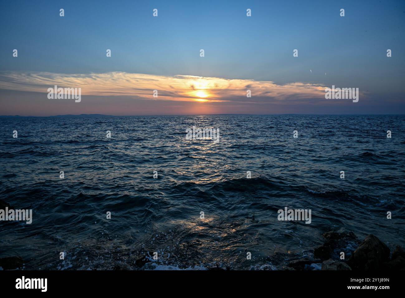 Sun setting over ocean casting hi-res stock photography and images - Alamy