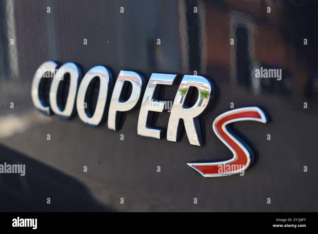 Mini cooper badge hi-res stock photography and images - Alamy