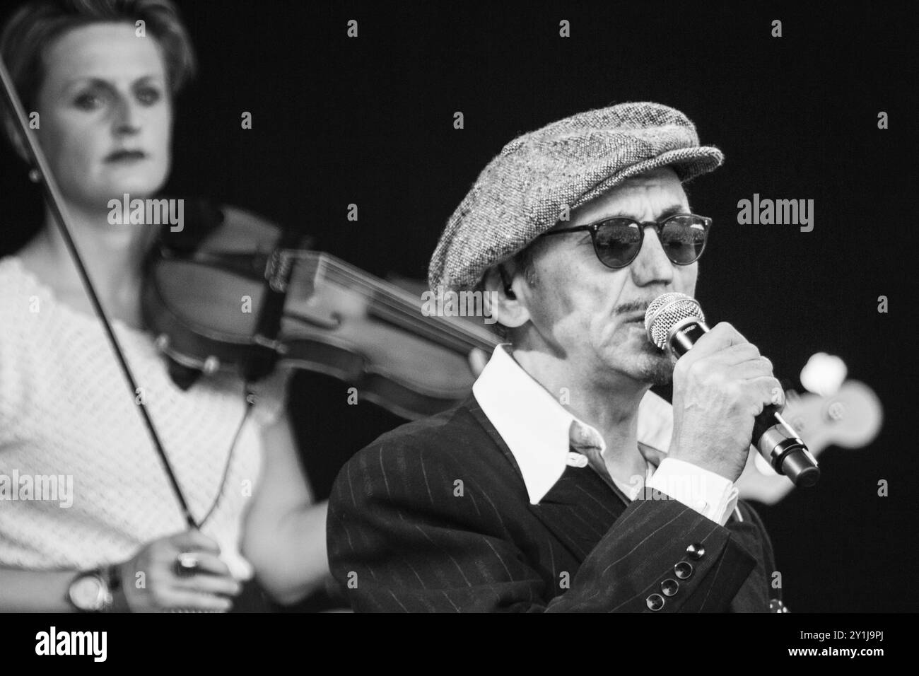 Lucy morgan dexys Black and White Stock Photos & Images - Alamy