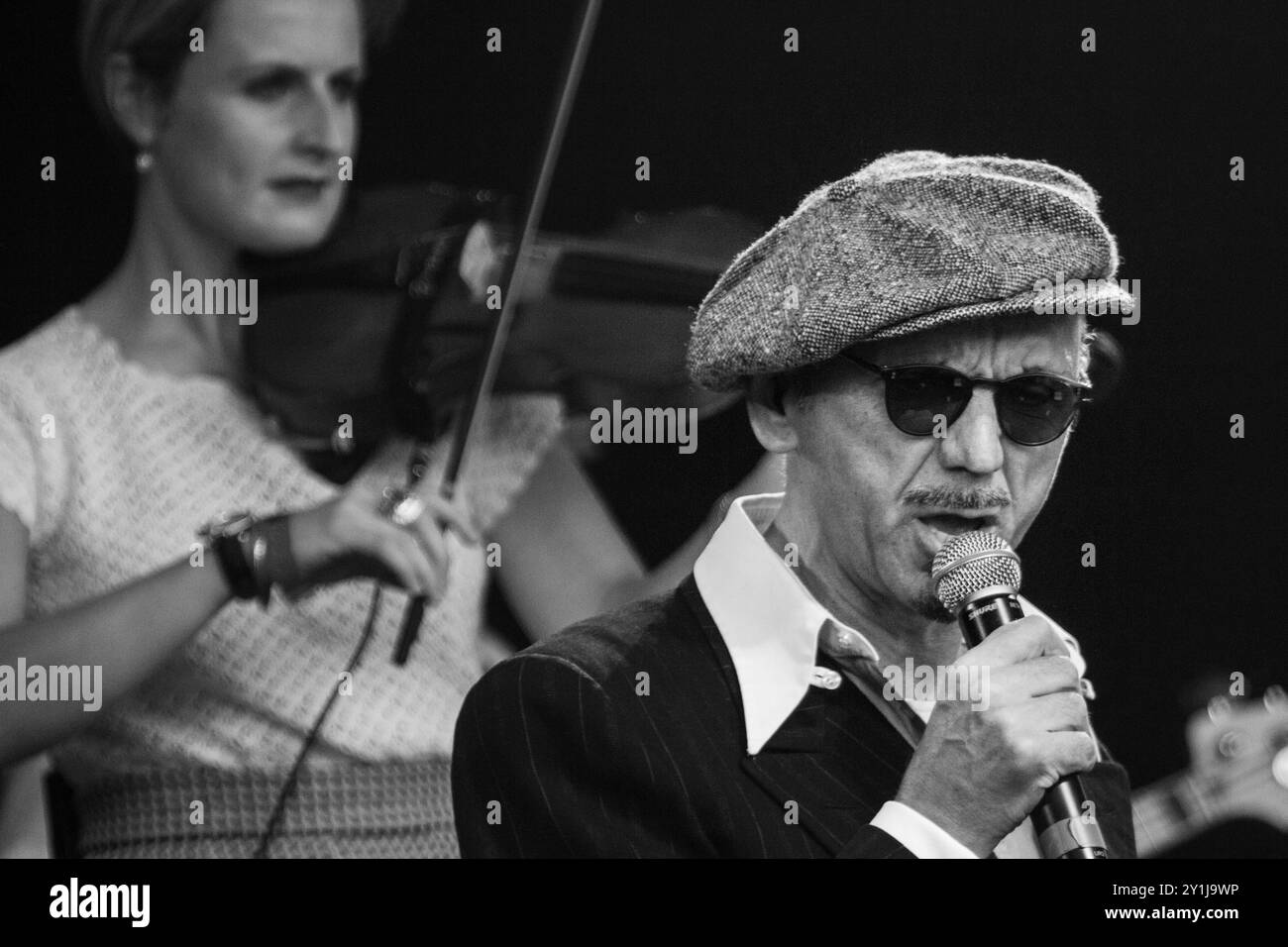 Lucy morgan dexys Black and White Stock Photos & Images - Alamy