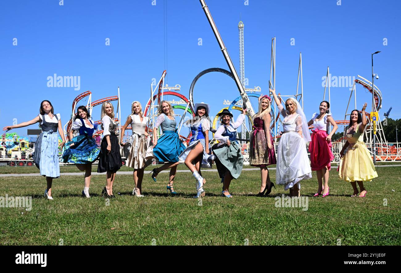 PRODUCTION - 07 September 2024, Bavaria, Munich: The models Antonia ...