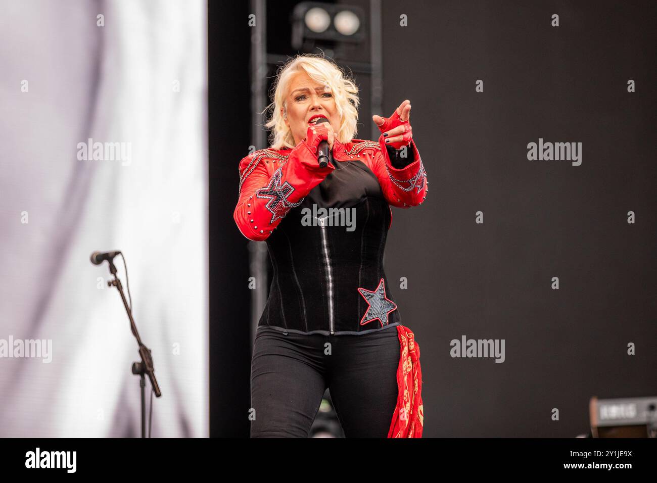 Izzy wilde hi-res stock photography and images - Alamy