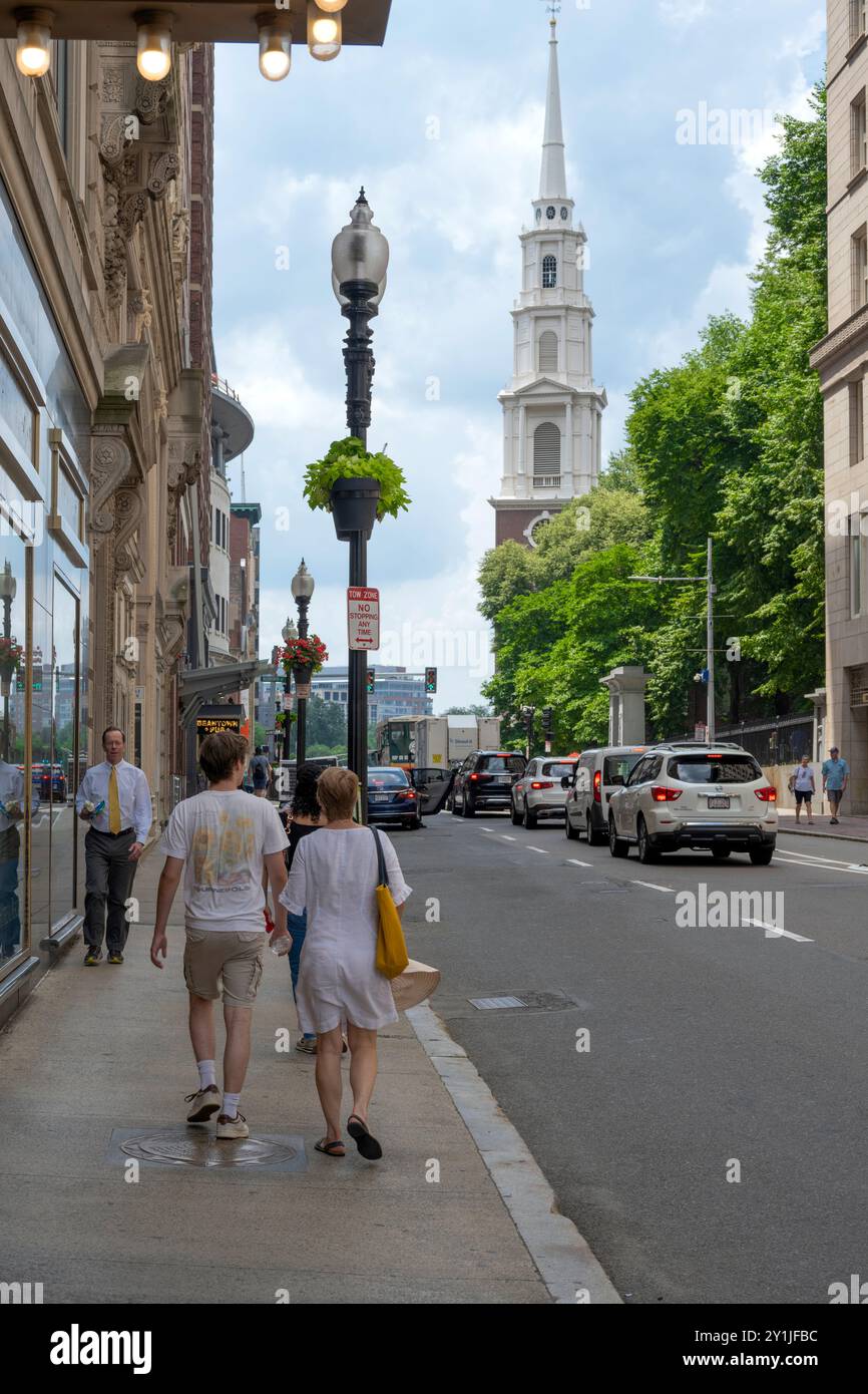 Pedestrians and Traffic on the Evelyn Moakley Bridge at Fort Point ...