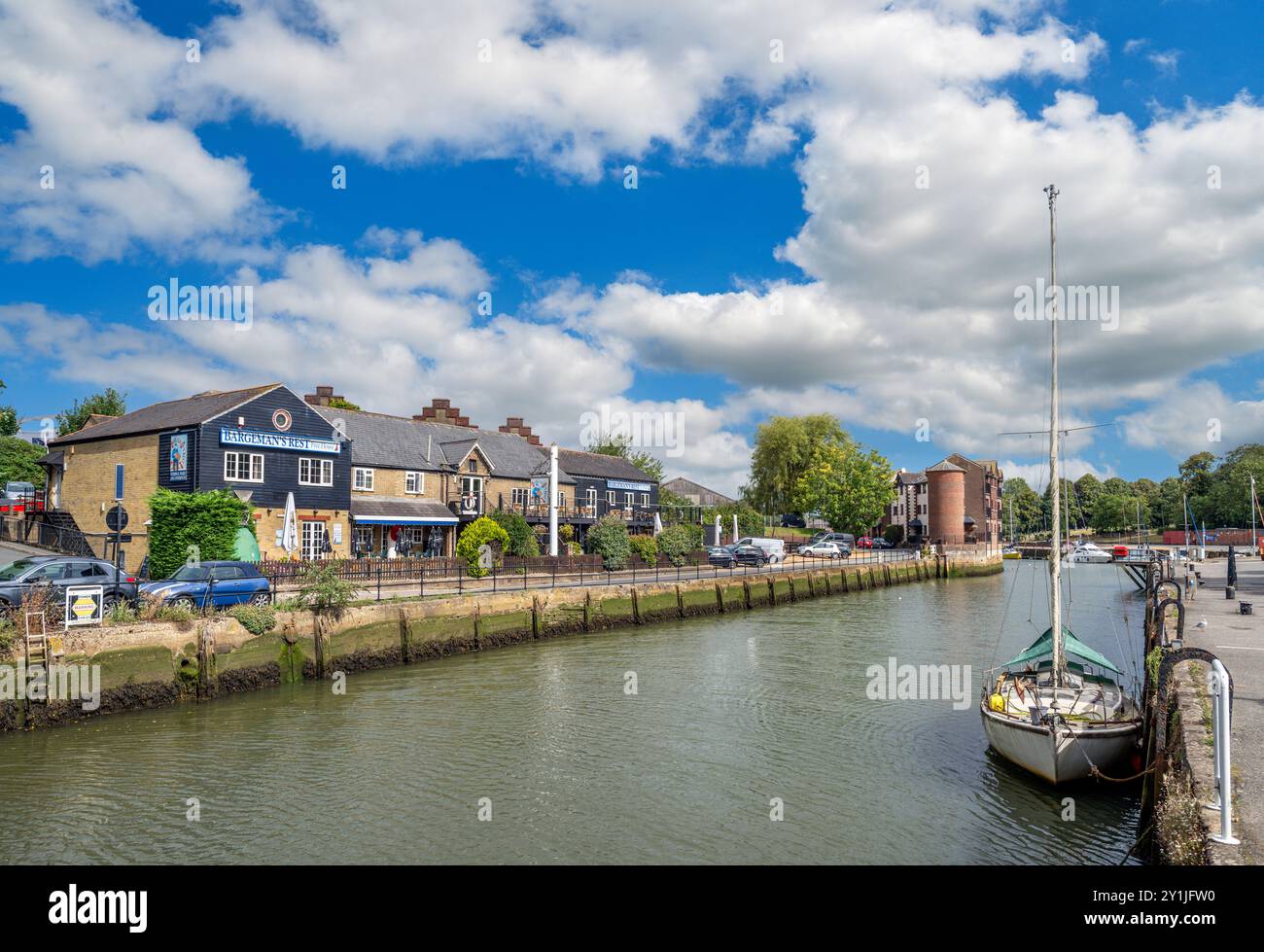 The Bargeman's Rest Pub on the River Medina, Newport, Isle of Wight ...
