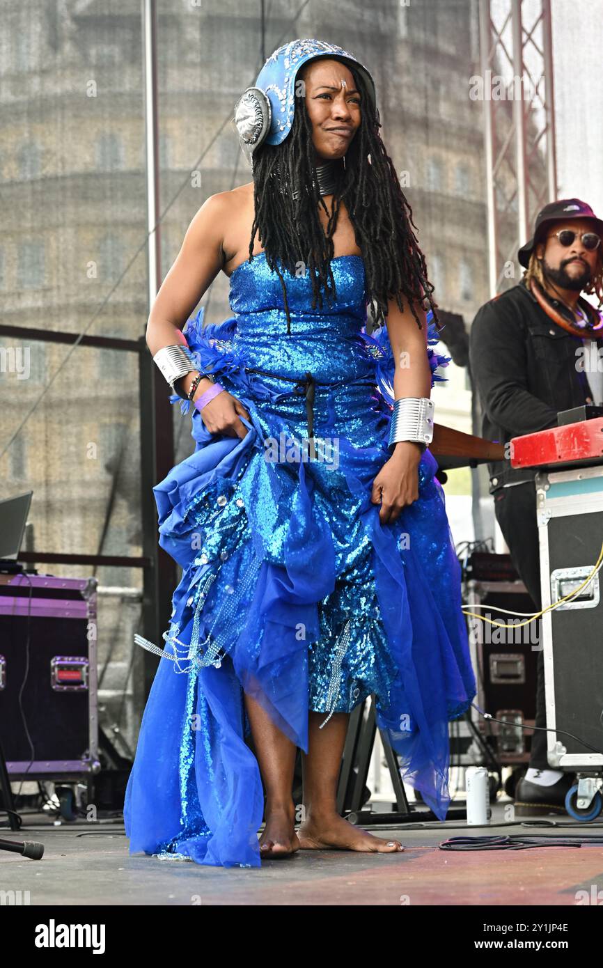LONDON, ENGLAND: 7th September 2024: Krar Collective and singer Shingai ...