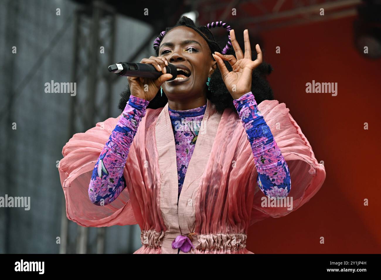 LONDON, ENGLAND: 7th September 2024: Krar Collective and singer Shingai ...