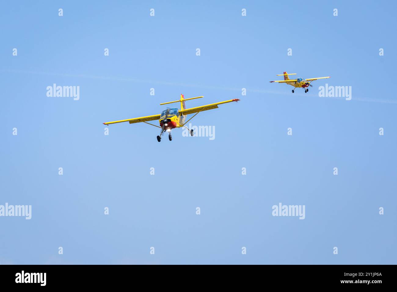 Royal Norwegian Air Force - Yellow Sparrows display team, arriving at ...