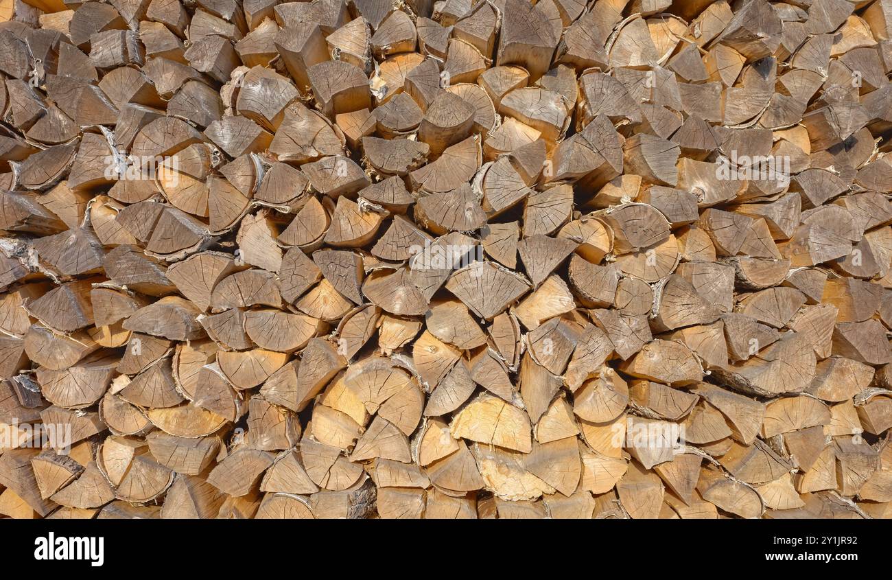 Stock pile chopped firewood hi-res stock photography and images - Alamy