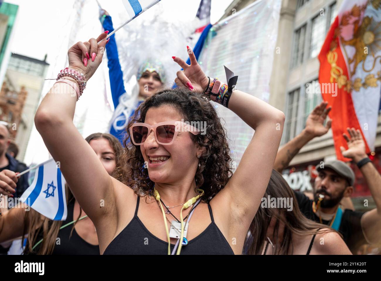 Israeli dancing hi-res stock photography and images - Alamy