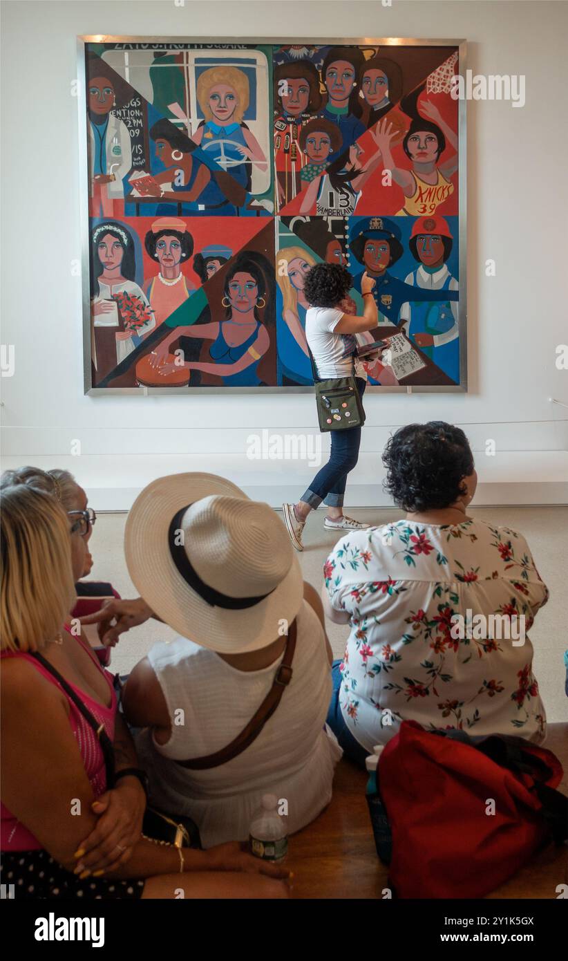 Woman explaining museum hi-res stock photography and images - Alamy