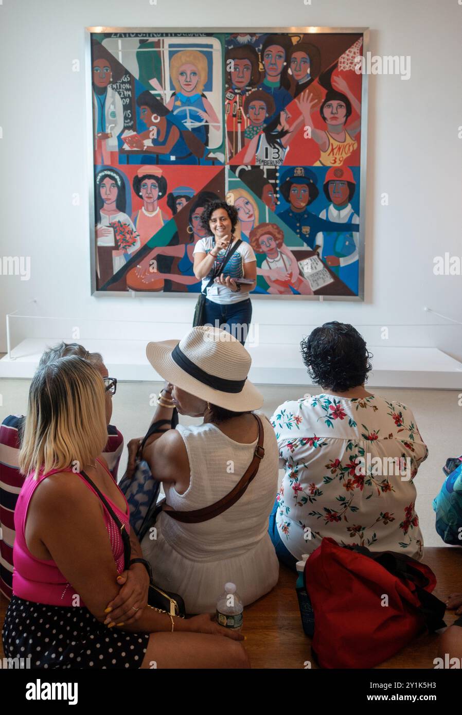 Woman explaining museum hi-res stock photography and images - Alamy