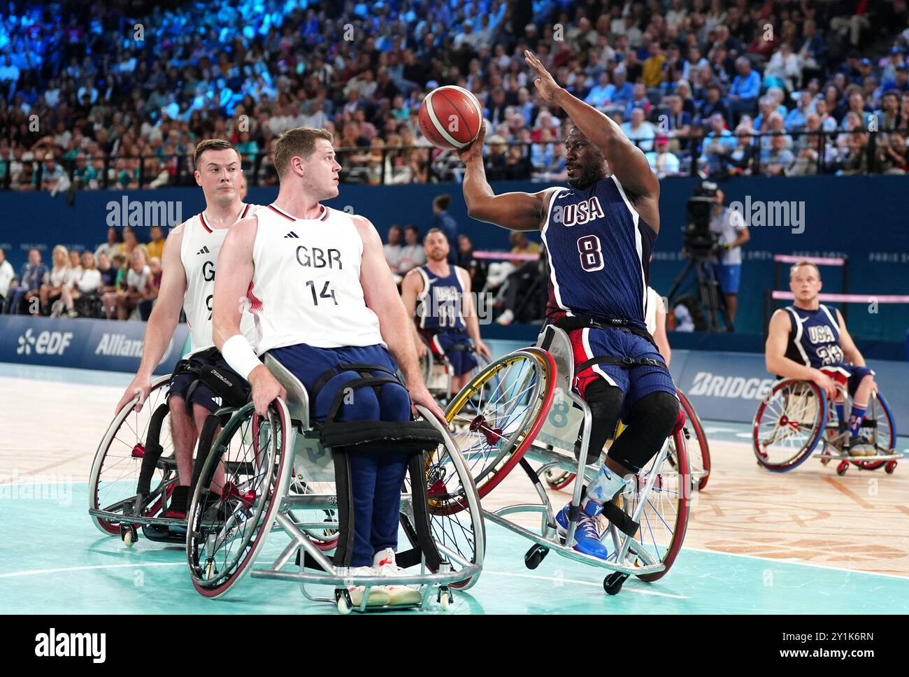 USA's Brian Bell and Great Britain's Lee Manning (centre) in action ...