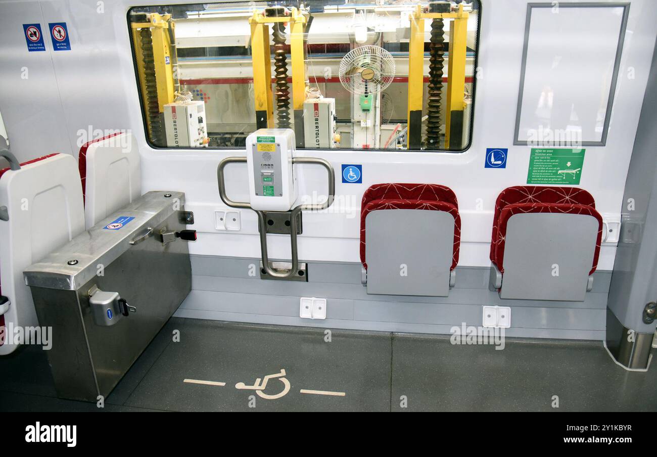 Transverse seating hi-res stock photography and images - Alamy