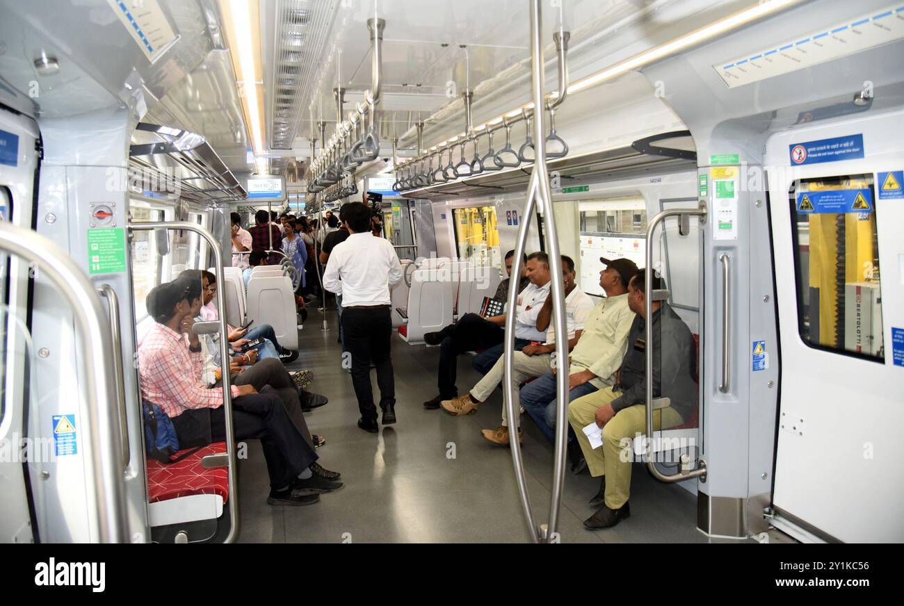 Transverse seating hi-res stock photography and images - Alamy