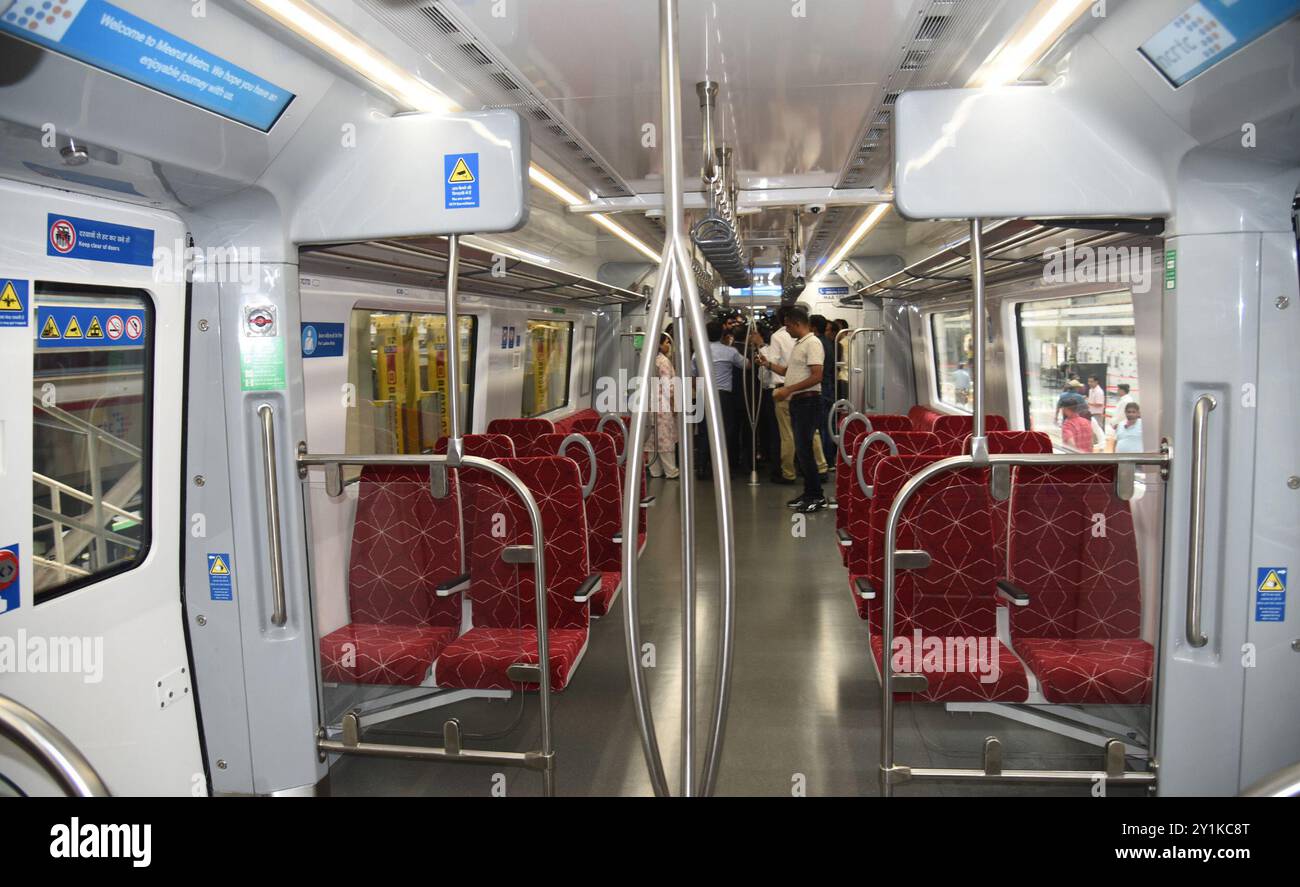 Transverse seating hi-res stock photography and images - Alamy