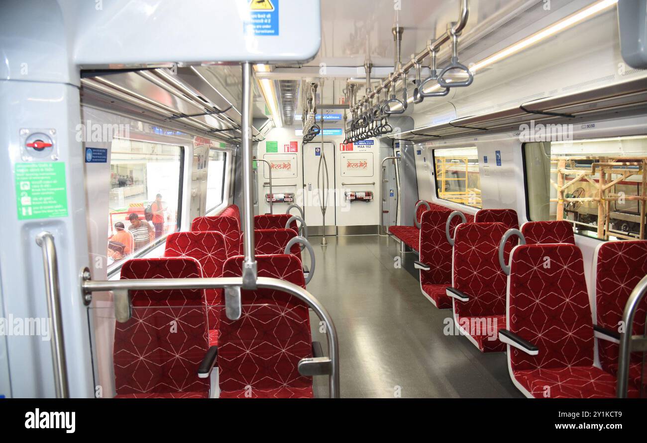 Transverse seating hi-res stock photography and images - Alamy