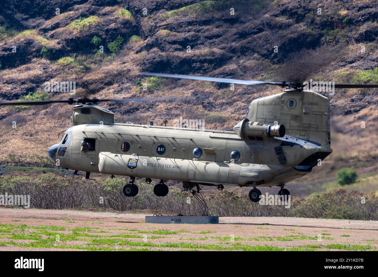 U.S. Army National Guard conduct a CH-47 Chinook external load ...