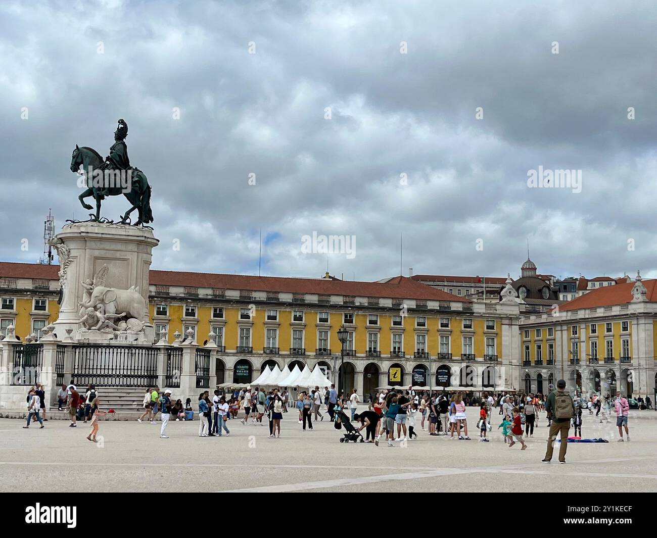 Harbour facing plaza hi-res stock photography and images - Alamy