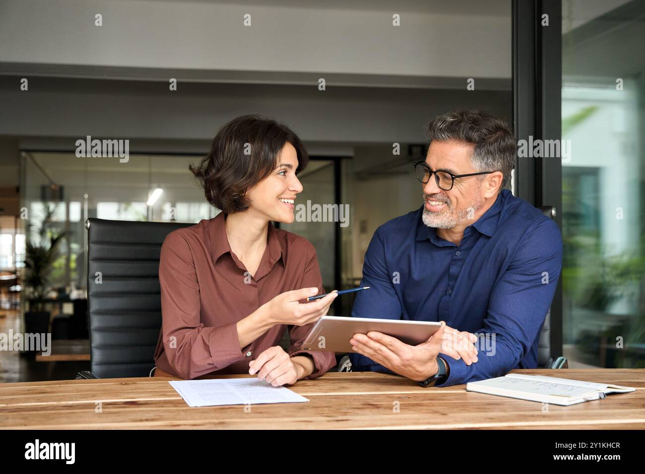 Office old and young colleagues hi-res stock photography and images - Alamy