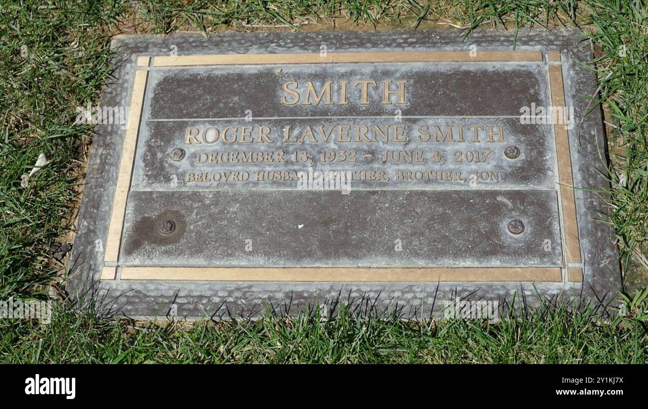 Los Angeles, California, USA 6th September 2024 Actor/Producer/Writer Roger Smith Grave in ...