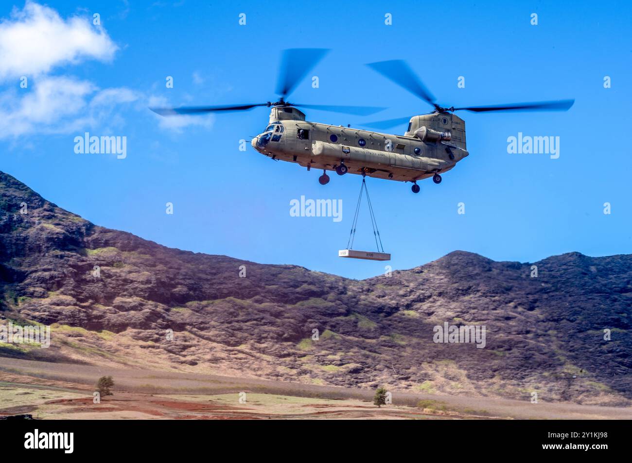 U.S. Army National Guard conduct a CH-47 Chinook external load ...