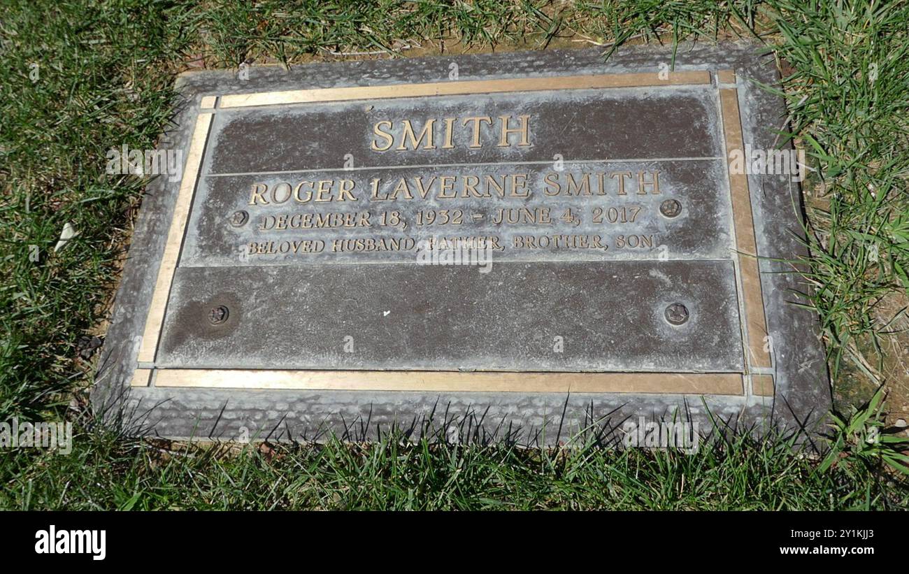 Los Angeles, California, USA 6th September 2024 Actor/Producer/Writer Roger Smith Grave in ...