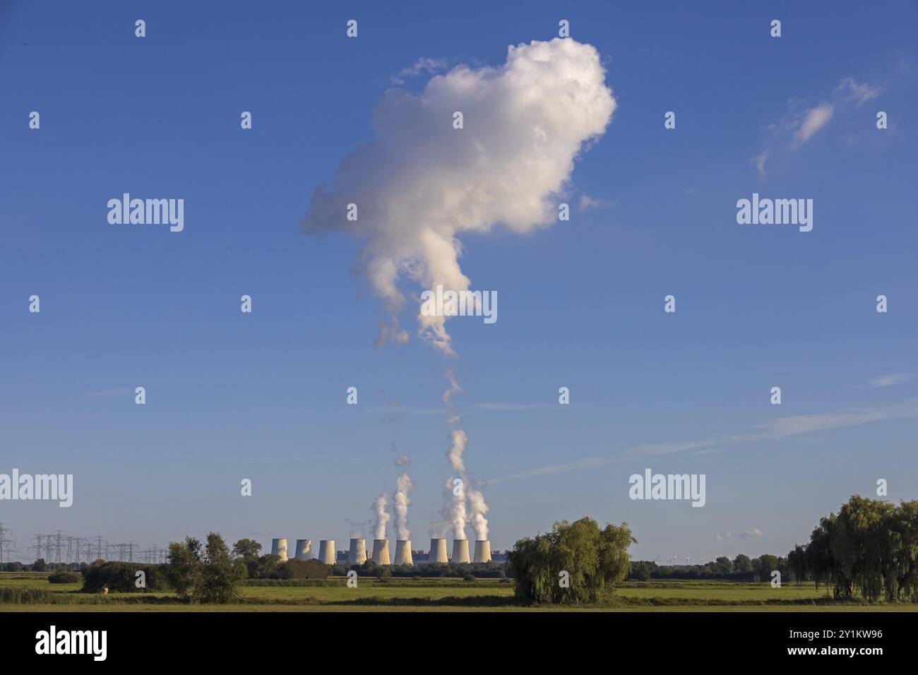 Renewable and polluting power station hi-res stock photography and ...