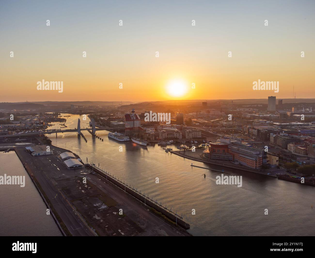 Hising hi-res stock photography and images - Alamy