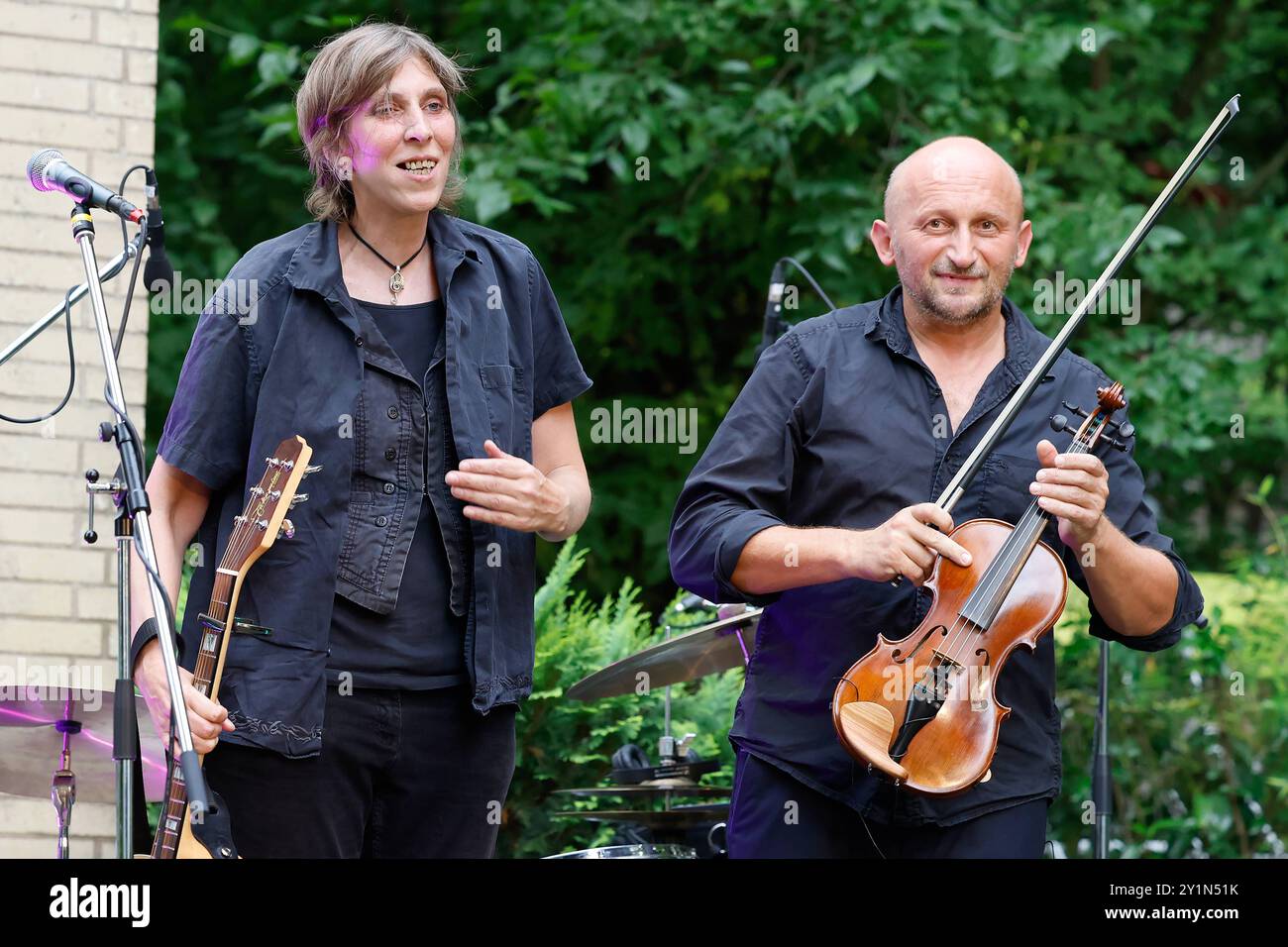 Saisoneröffnung 2024/2025 der VOLXBÜHNE - Ensemble der ÂGenerationen am ...