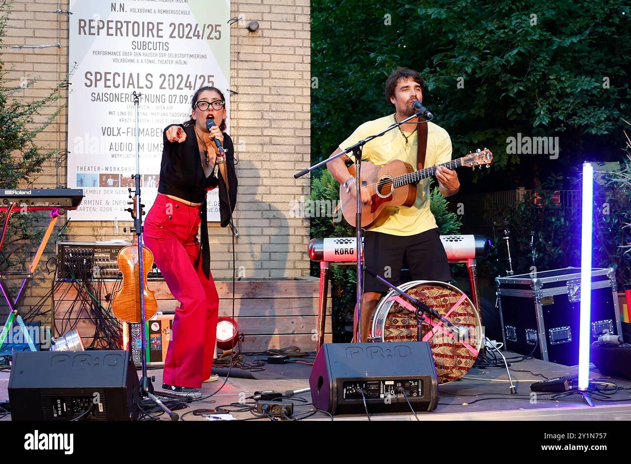 Saisoneröffnung 2024/2025 der VOLXBÜHNE - Ensemble der ÂGenerationen am ...