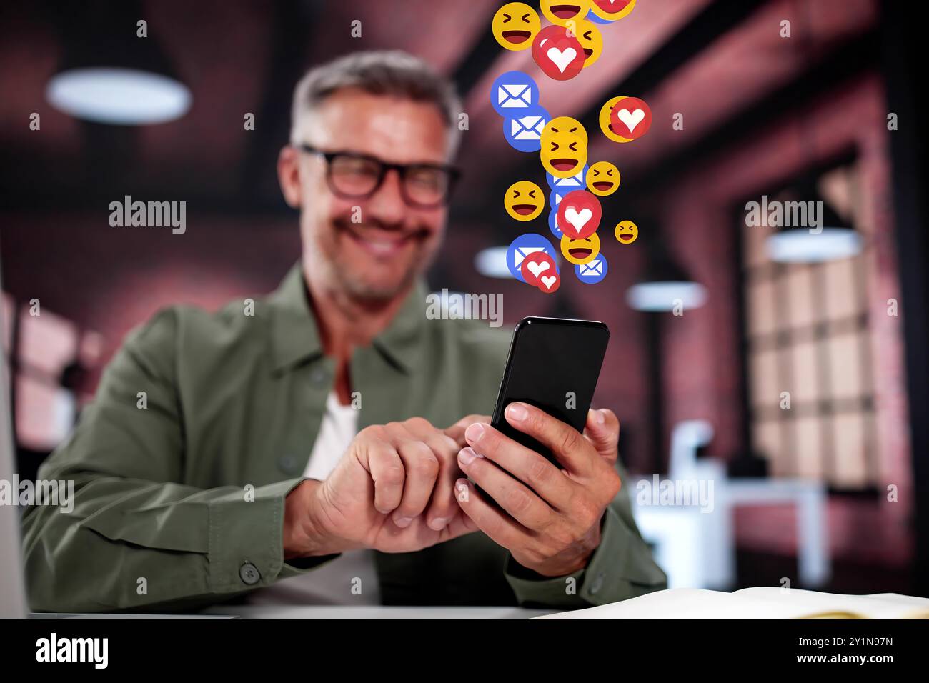 Connection messages hi-res stock photography and images - Alamy
