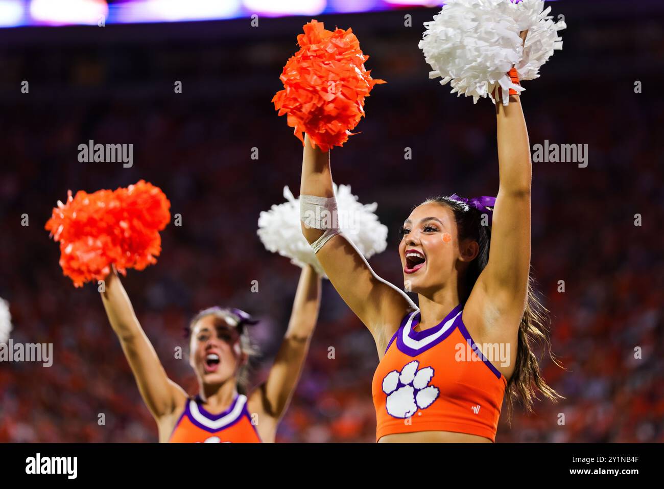 Clemson tiger cheerleaders hi-res stock photography and images - Alamy