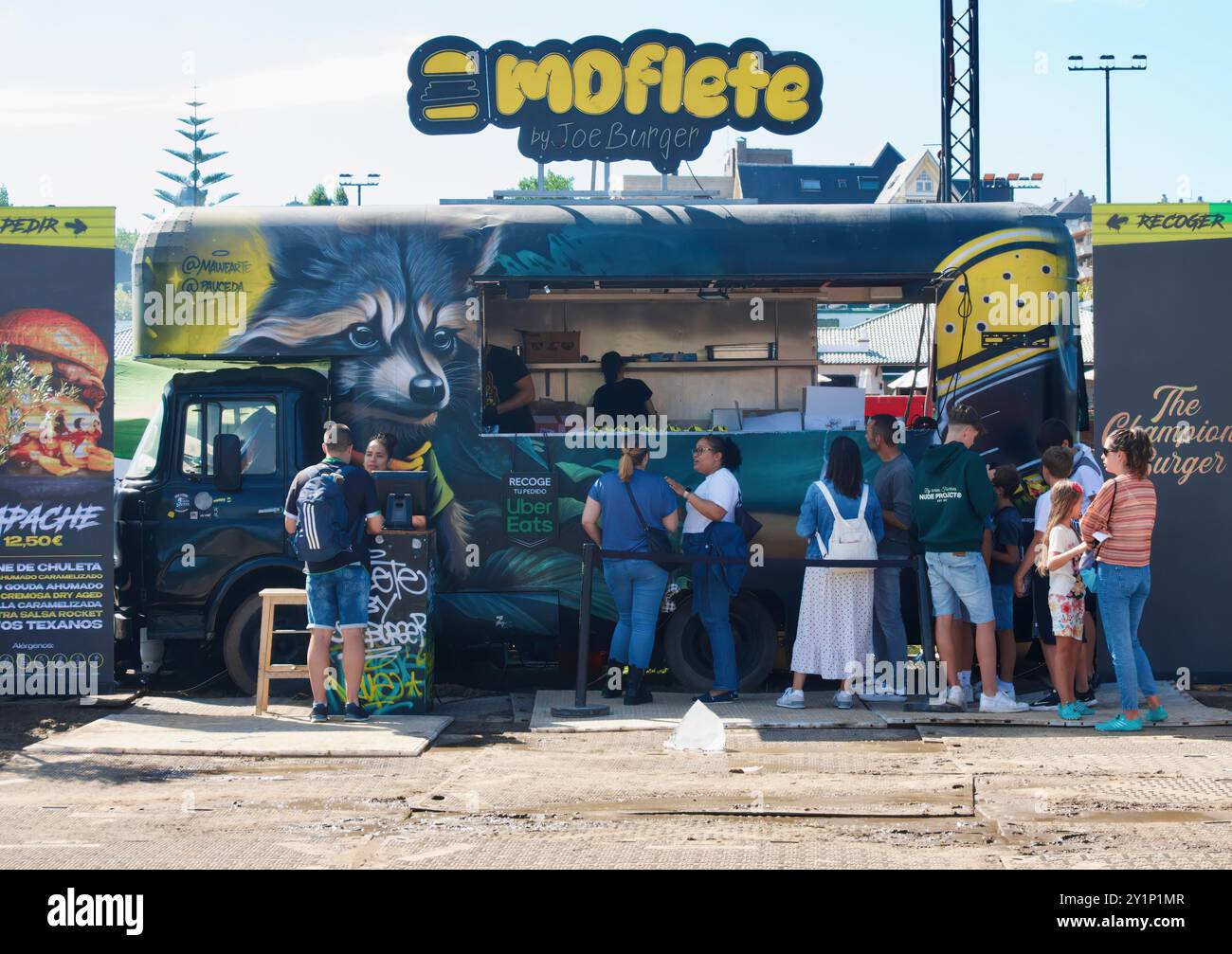 People queueing at the Moflete by Joe Burger food truck The Champions ...