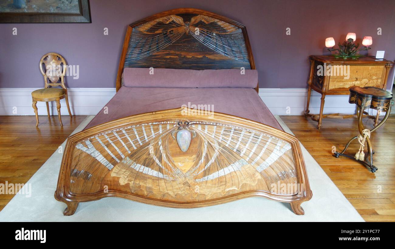 The Dawn and Dusk bed (Aube et Crépuscule) is a piece by Emile Gallé ...