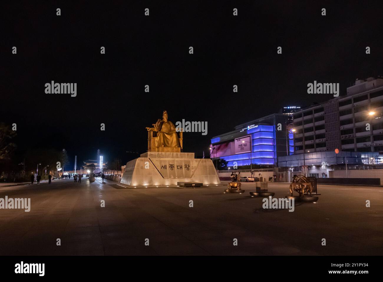 Seoul, South Korea - 10 October 2022: Statue of King Sejong the Great ...
