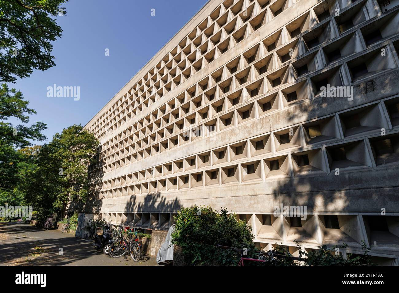 University and City Library on Kerpener street in the Lindenthal ...