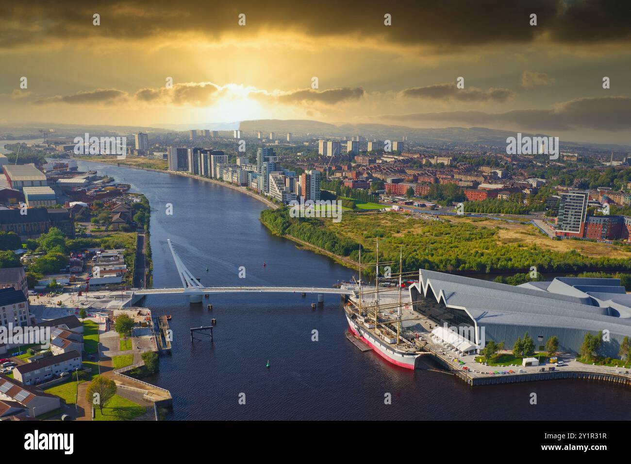 Govan to Partick pedestrian and cycle bridge over the River Clyde in ...