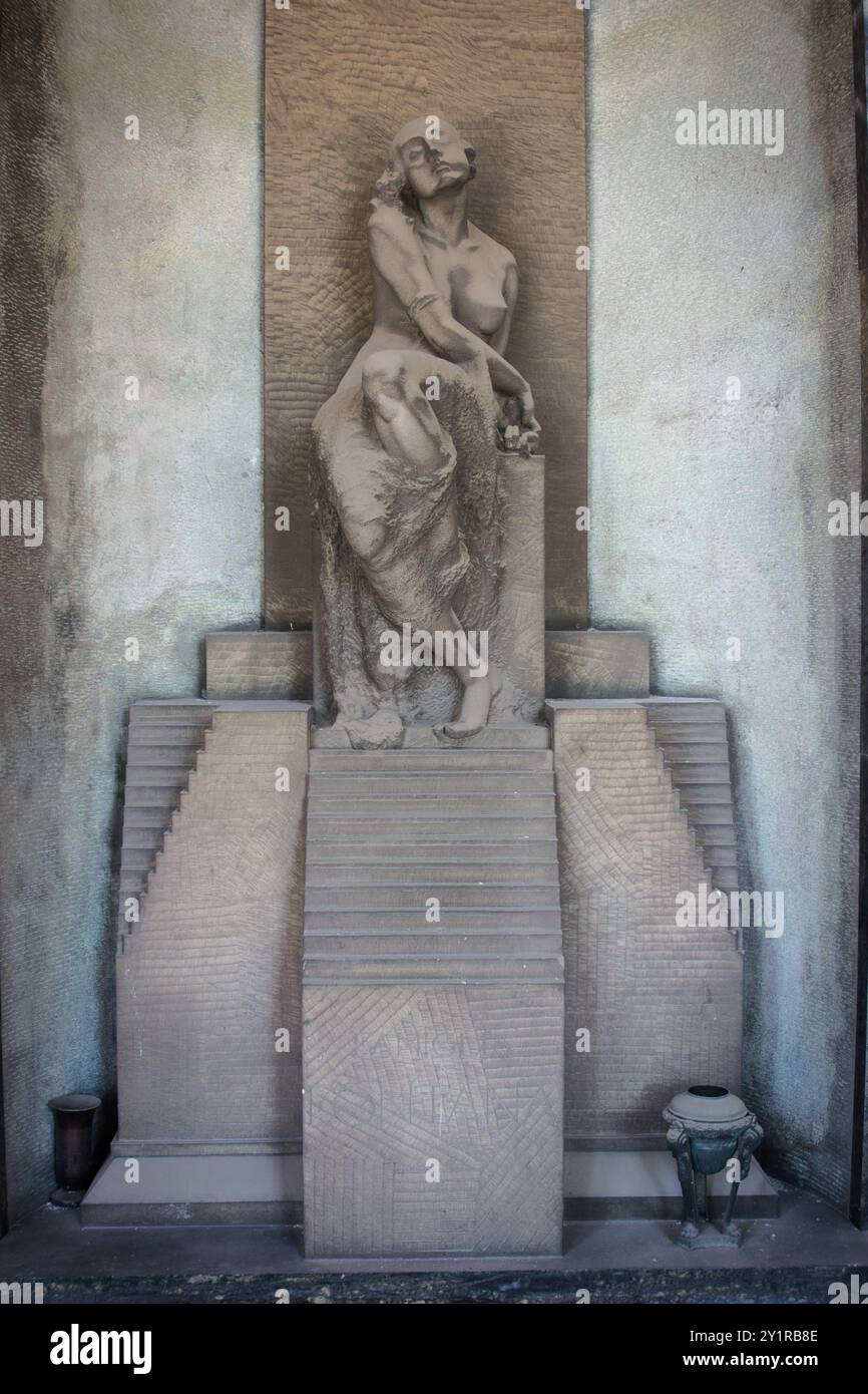 Family tombs, Cimitero Monumentale, Milan, Italy Stock Photo - Alamy
