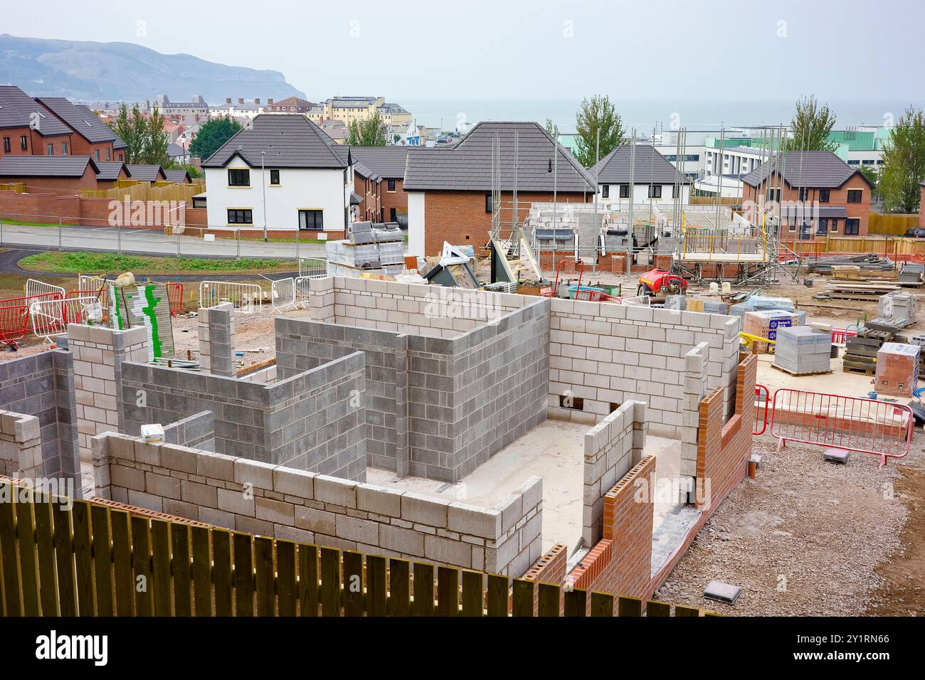 Llandudno, North Wales, UK, 09-08-2024. Residential construction site with brick houses in ...