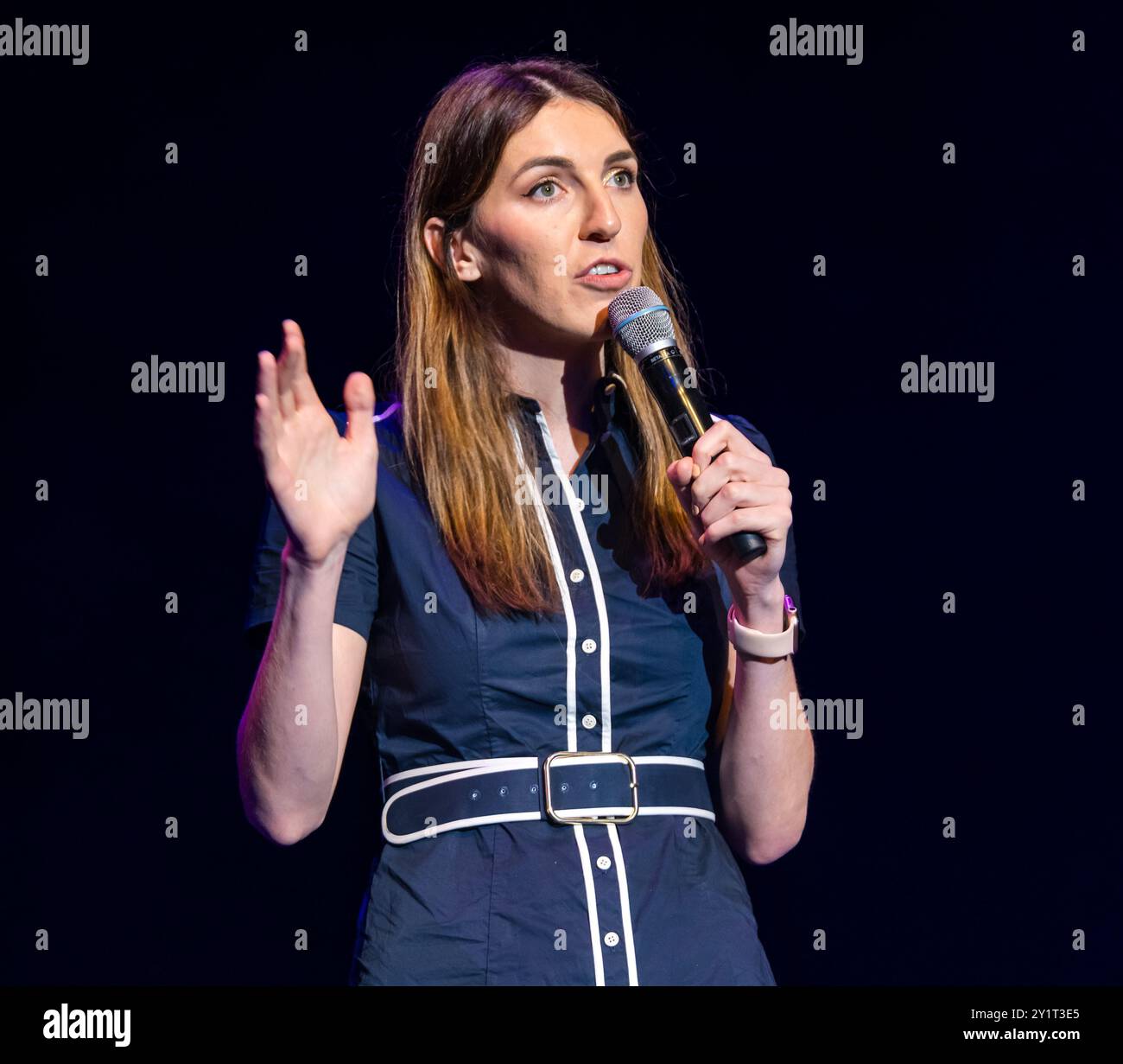 New Zealand stand up comedian Melanie Bracewell at Edinburgh Festival ...