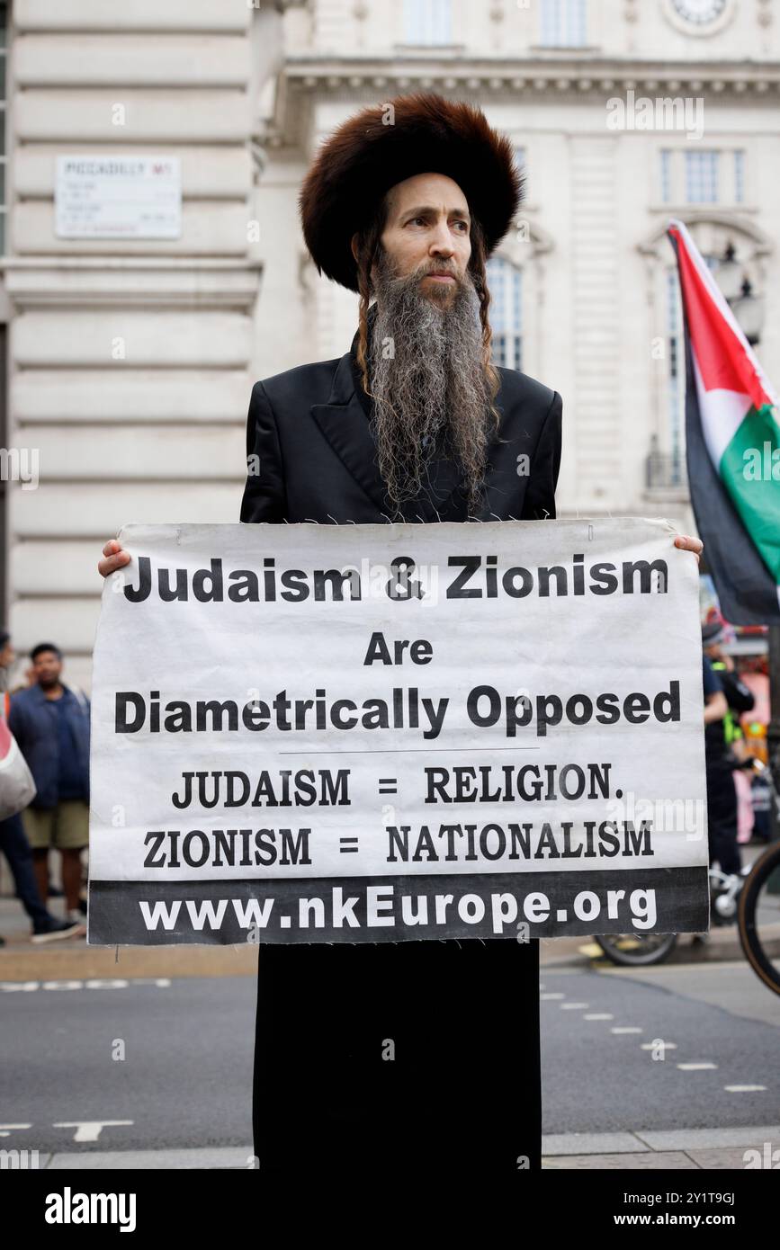 Defending jewish rights hi-res stock photography and images - Alamy