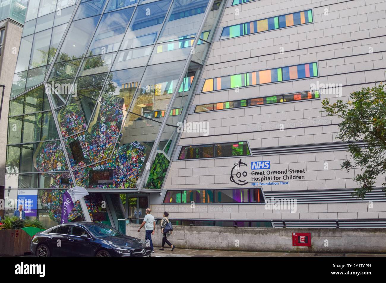 Gp surgery uk exterior hi-res stock photography and images - Alamy