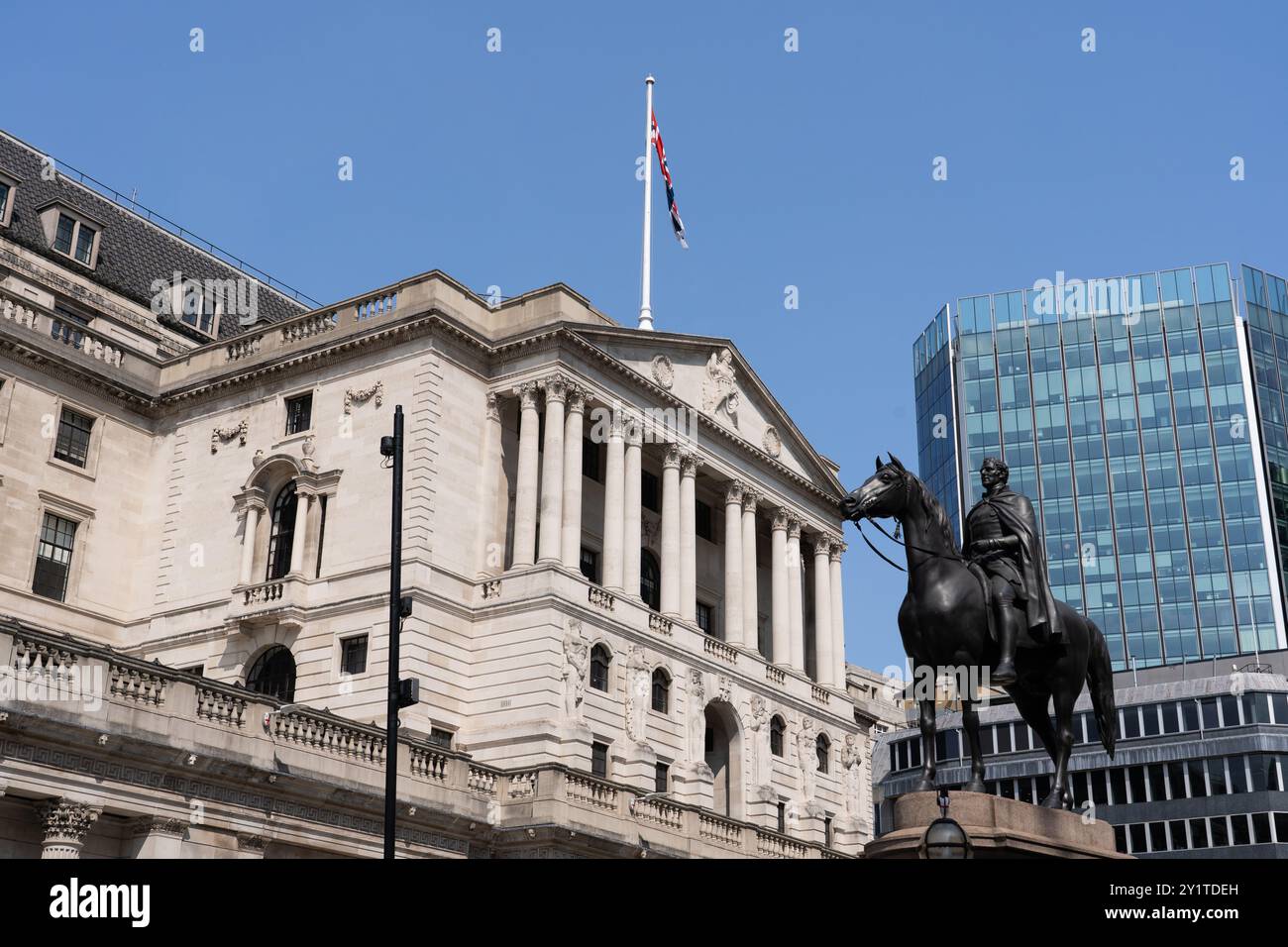 Chantrey's equestrian statue of Wellington and the Bank of England on ...