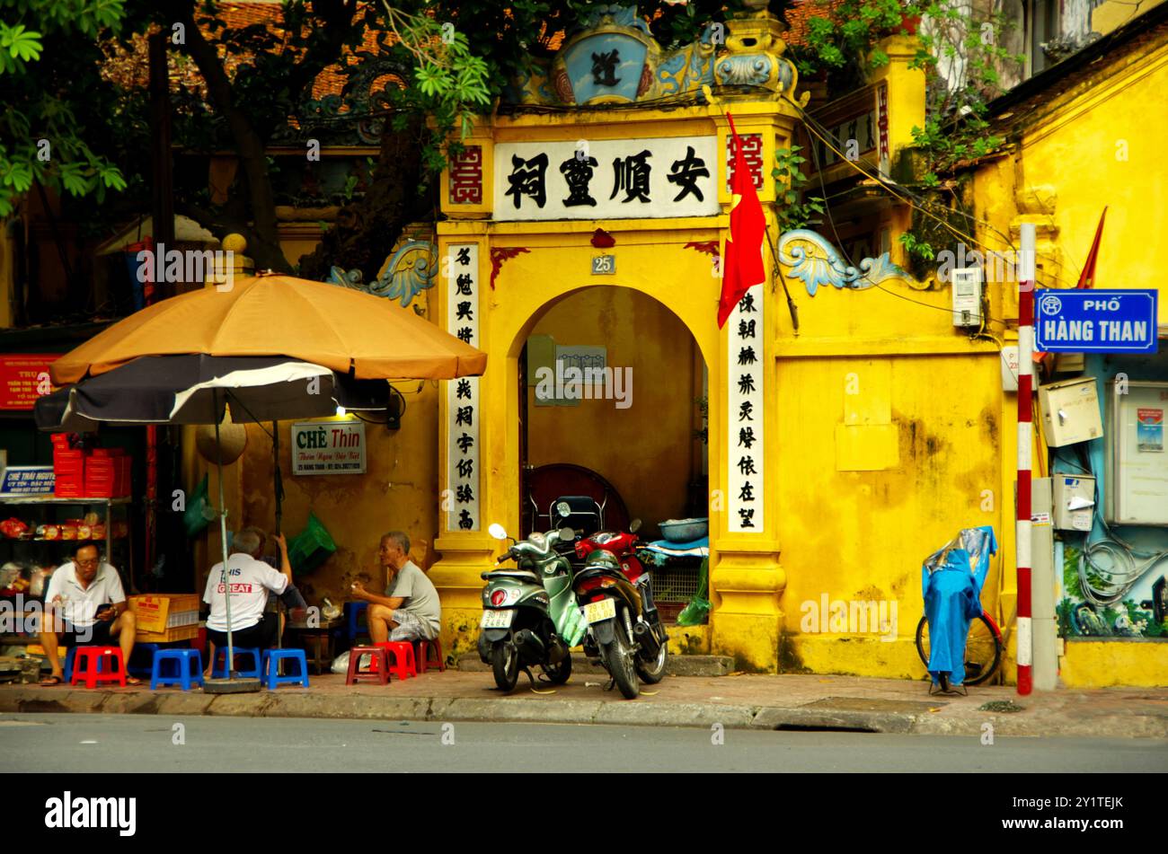 Urban photography scene with colorful Hanoi Street lifestyle Stock ...