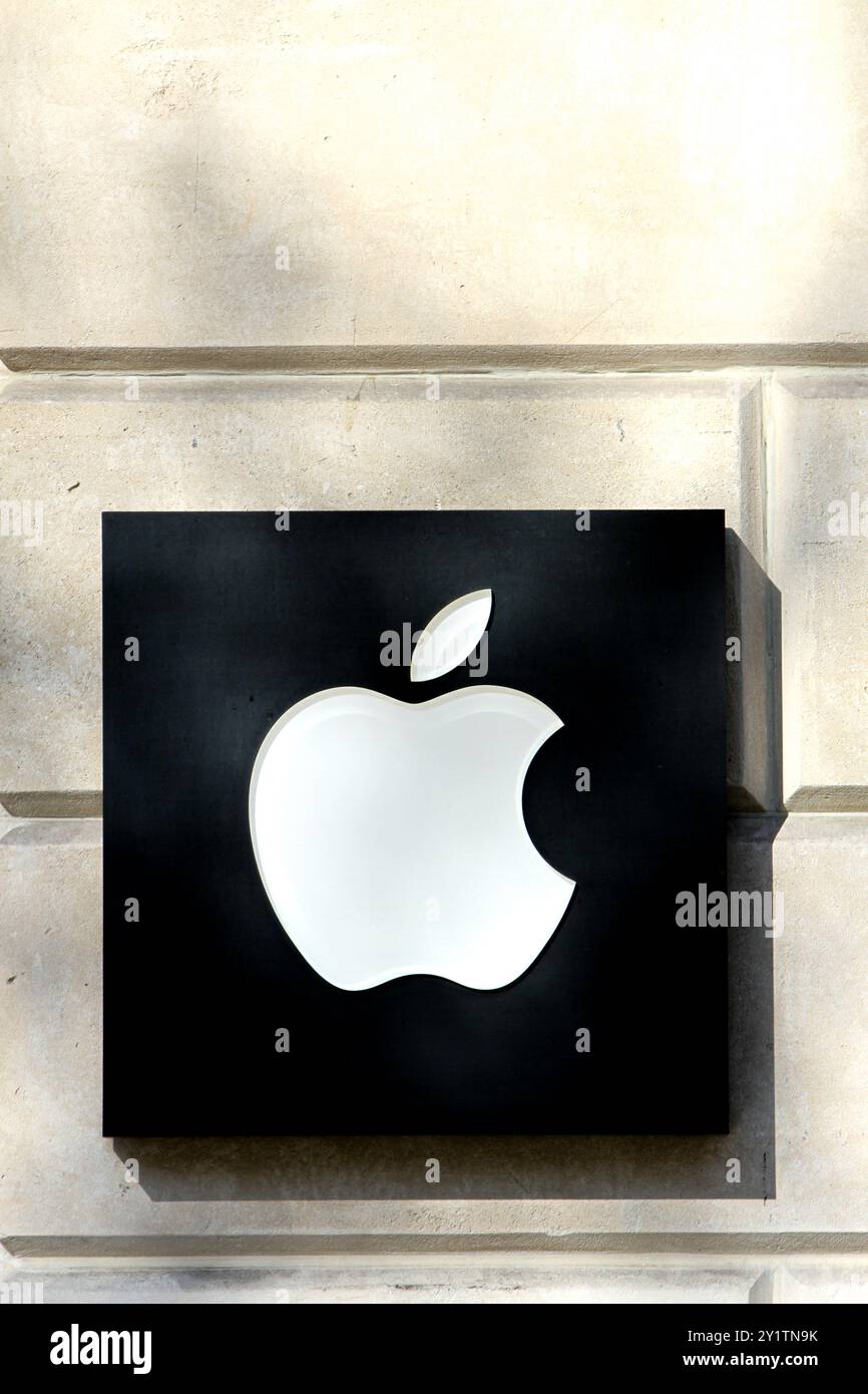 Apple founded 1976 hi-res stock photography and images - Alamy