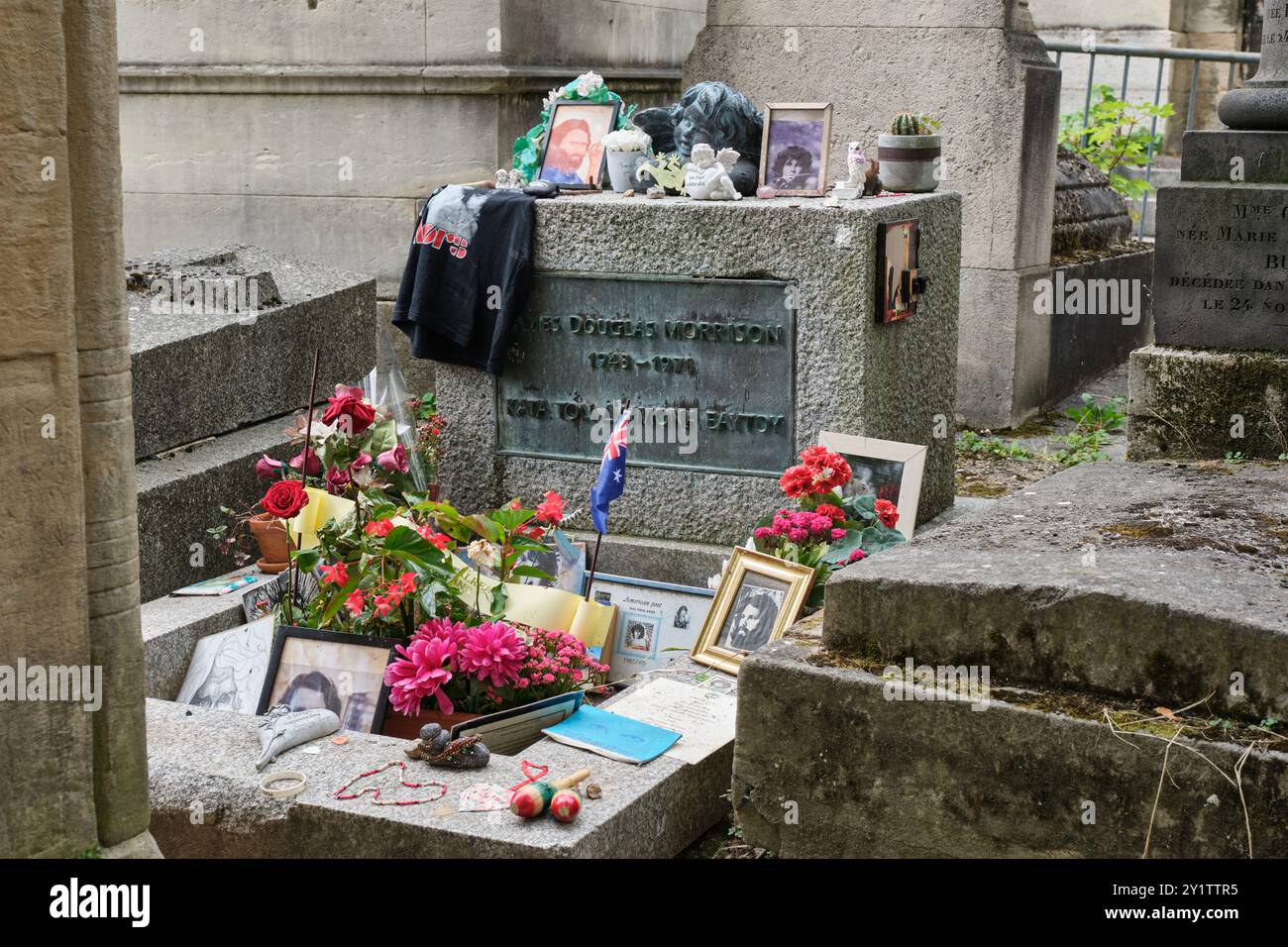 The grave of Jim Morrison, the lead singer of the Doors in the Pere ...