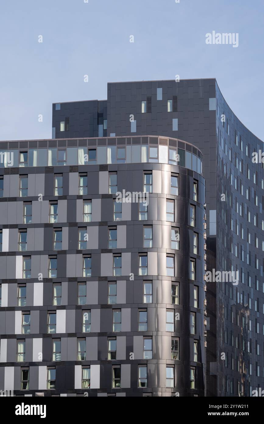 Modern high rise student hi-res stock photography and images - Alamy