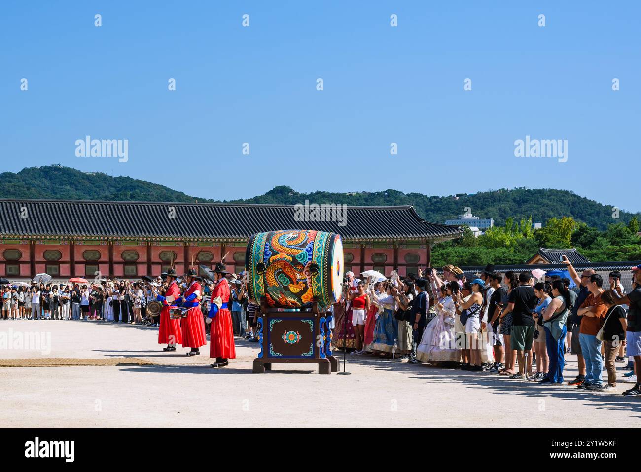 Seoul, South Korea - September 4 2024 - Traditional Korean Royal Guard ...