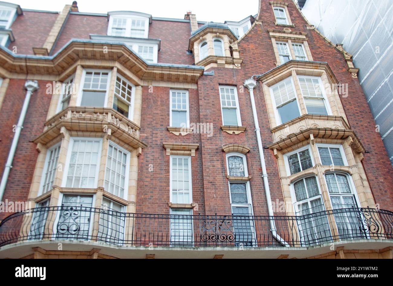 Beautiful victorian mansion block hi-res stock photography and images ...